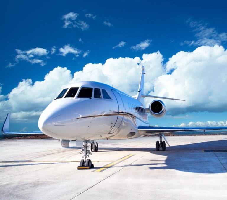 A Complete Comparison Guide: Private Jet vs Commercial Flights