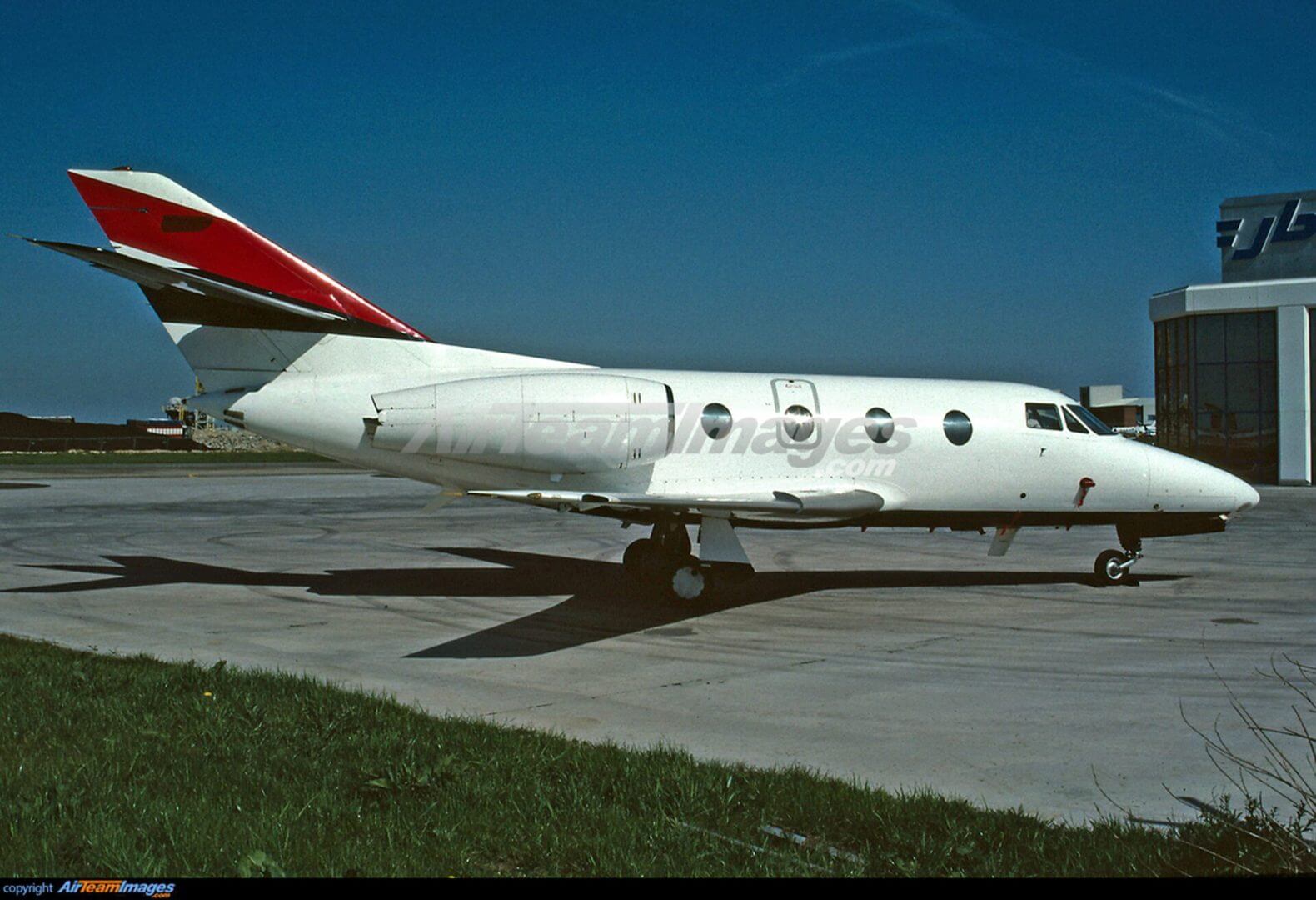 Dassault Falcon 100 | Private Jet Aircraft Guide | Chapman Freeborn ...